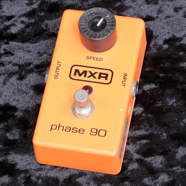 70年代に一世を風靡したフェイザー PHASE 90スピードコントロール一つというシンプルな構造ながらクセの少ないマイルドなトーンから サイケデリックなフェイズサウンドまでをカバーします。 キズや汚れなどの使用感はございますが、現状動作上の...