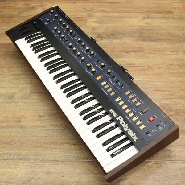 1981年に発売されたアナログ・シンセサイザーPolysixは、コルグが誇るシンセサイザーの代表的名機の一つです。当時、人気のシンセサイザーの同時発音数が5音だったのに対して1ボイス多い6音ポリフォニック仕様で、技術者の意地と誇りをそのまま...