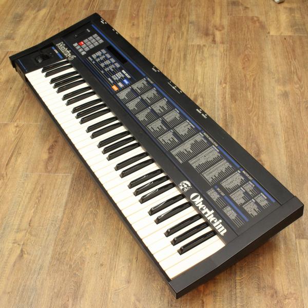 Oberheim Matrix-612DCO/6音ポリのシンセサイザーです。オーバーハイムらしいサウンドはMATRIXの名に恥じない名器です。MIDI搭載。