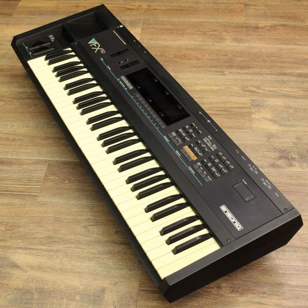 Ensoniq VFXは、1989年に発売された21音ポリフォニックのデジタルシンセサイザーです。後に発売されたVFX-SDには、ドラム波形などの追加波形、24トラックシーケンサー、フロッピードライブが含まれていました。基本はPCM音源です...