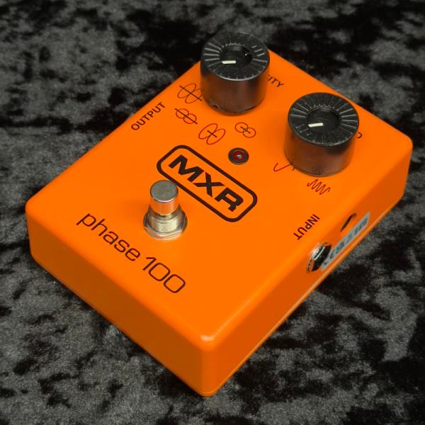 様々な電子楽器に使用できる万能なフェイザー!1ノブのPHASE90よりワイドな効果のフェイザーです。スピードコントロールに加えて、4ポジションのインテンシティ・スイッチで効果を選択します。2/4番目のポジションでリジェネレーションが掛かりま...
