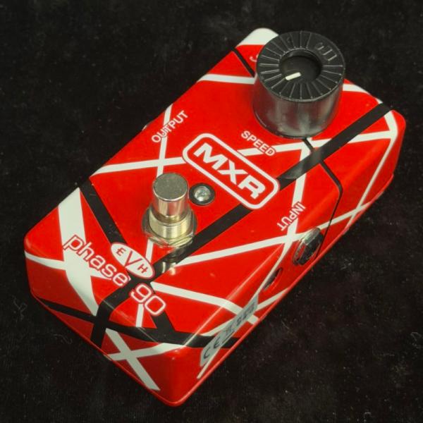 Eddie Van Halen と Jim Dunlop のコラボレーションによってPhase90のカスタムモデルであるEVH-90が誕生しました。EVH-90では、“Script(筆記体)ロゴ” のヴィンテージPhase90のスペイシーな...