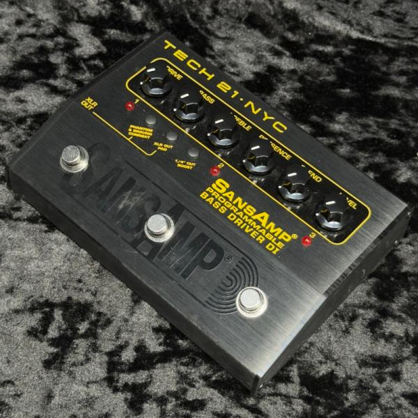 PROGRAMMABLE BASS DRIVERは、ベーシストの必需品「SANSAMP BASS DRIVER DI」に基づき、3チャンネルのフル・プログラム機能をフットスイッチでコントロール可能にしたモデルです。キズや汚れなどの使用感はご...