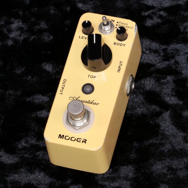 Acoustikarは、入力されたエレキギターの音をアコースティックギターの音色に変化させるシミュレーターペダルです。トグルスイッチでPiezo/Standard/Jumboの3種類からトーンを選ぶことができます。トゥルーバイパス仕様なので...