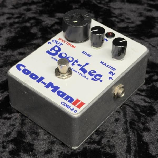 COOL-MAN IIはペダルを使用せずに的確に任意のミッドブーストサウンドを得ることができるエフェクターです。そのサウンドの幅はペダルワウよりも低域・高域共に広く設定できように設計してありますので、ペダルワウでは表現できなかった帯域でのブ...
