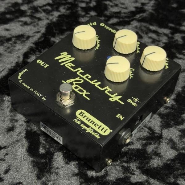 BRUNETTI MERCURY BOXが中古にて入荷!!同社のCustom Work Mercuryの2chをペダルに落とし込んだディストーションペダルです。Marshallのプレキシサウンドを基に、クランチからリードトーンまでフレキシブ...