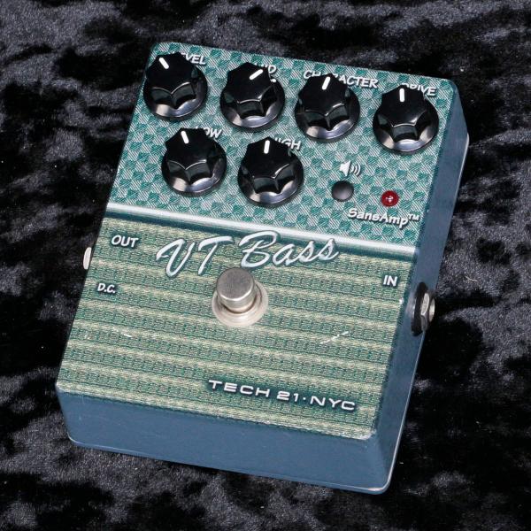 太く、粘り、前に出る。名機SVTサウンドを足元に。TECH21 VT BASSは、SansAmpアナログ回路によるアンプライクな質感と、芯のある低域が魅力のベース用プリアンプ/エフェクター。オーバードライブさせても輪郭を失わず、クリーンから...