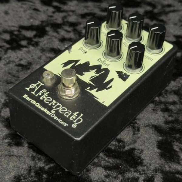 アンビエントリバーブのAfterneath V2が中古にて入荷。アフターニースはショートディレイを沢山重ねたリバーブで、“Drag”がショートディレイのコントロールです。反時計回りに回すとショートディレイの間隔が開き、音の跳ね返り感が明確に...