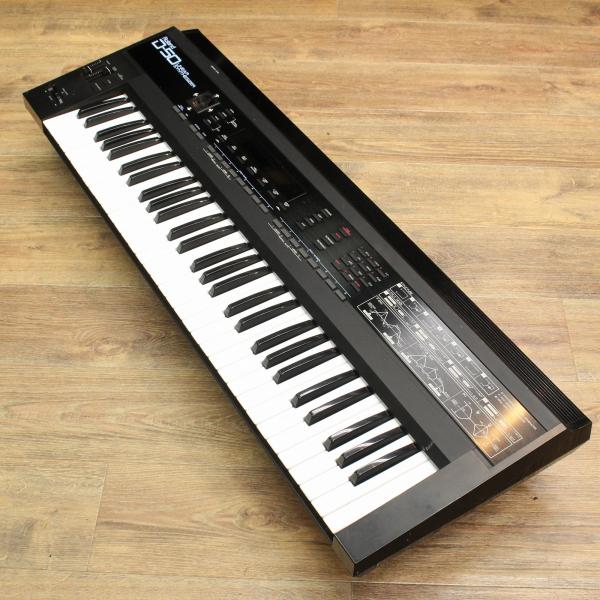 1987年にリリースされたRoland D-50は、サンプリングされたアタックと波形をシンセサイズしたサステインをミックスし、内蔵のコーラス、リバーブ、EQを駆使したサウンドは、80年代後半の音楽に大きな影響を与えました。そのサウンドは、シ...