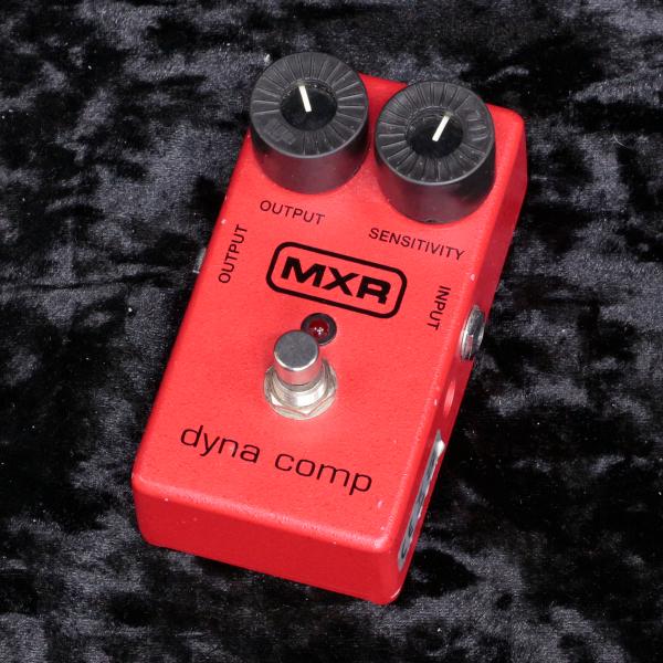 MXRの超定番コンプペダル「M102 Dyna Comp」クリーンなアンプと非常に相性が良く、カッティングやアルペジオにピッタリな濃いめの効果が特徴。コンプレッサーの定番として選ばれ続けている名器です。キズや汚れ目立ちます、現状動作上の問題...