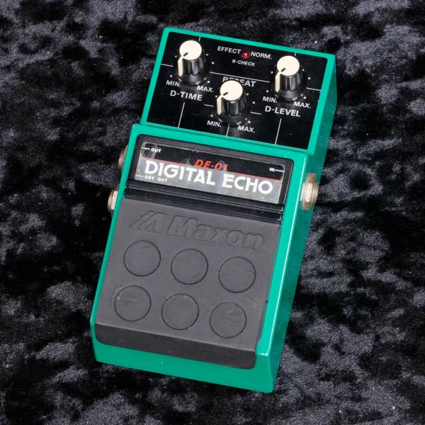 Maxon DE-01 Digital Echo。シンプルな3ノブ構成ながら、デジタルらしい明瞭さとヴィンテージ機ならではの素直で温かみのあるエコー感を併せ持つ一台です。短めの設定では心地よいスラップバック、長めでもフレーズを邪魔しない自然...