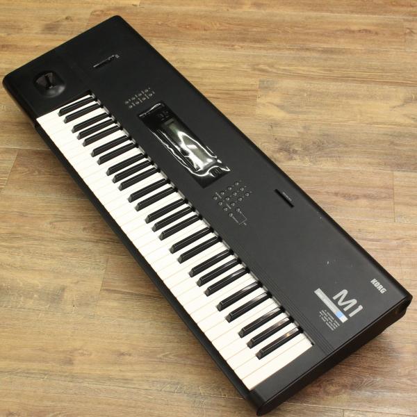 1988年に登場し音楽シーンを席巻した名機、M1。当時の他のキーボードとは異なり、最先端のai（advanced integrated）シンセシス(PCM音源)、デジタル・エフェクト（2系統）、ドラム、8トラック・シーケンサーの画期的な組み...