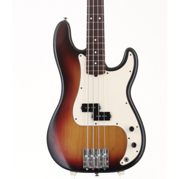 サテンラッカー仕上げのUSA製実力派ベース!Fender Highway One Precision Bassは、極薄のニトロセルロースラッカー塗装による自然な鳴りと経年変化が魅力。アルダーボディ、メイプルネック(モダンC)、9.5インチラ...