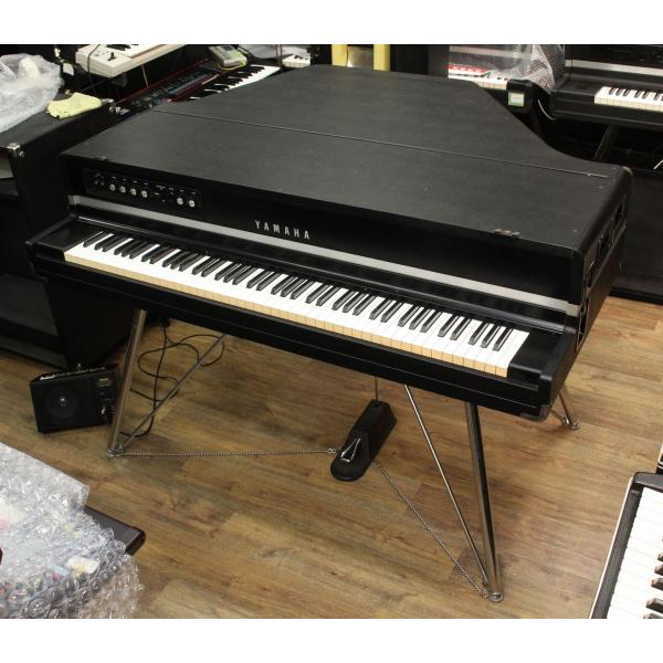 ヤマハの名機！エレピの代名詞ともなったCP-80が入荷いたしました！！1978年に登場した、グランドピアノアクションをそのまま採用した88鍵の打弦式エレクトリックグランド。弦長を伸ばし、よりピュアーでナチュラルな音色を実現しています。 仕上...