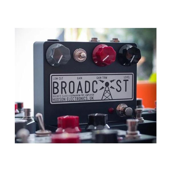 Broadcastは、1960年代のクラシックな放送用コンソールをベースにした、トランス結合型のディスクリート・クラスAゲルマニウム・プリアンプです。低ゲイン設定では、Broadcastはきらめくクリーン・ブーストから透明なオーバードライブ...