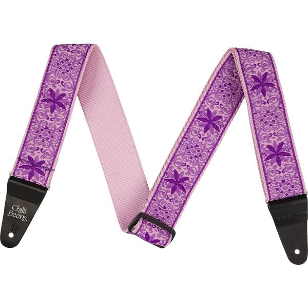 等身大で自由に表現される楽曲やライブパフォーマンスで人気を集める2019年に結成の3ピースバンド、Chilli Beans. のシグネイチャーギター発売を記念して、カプセルコレクションのひとつとしてストラップを同時発売します。3種類のヴィン...