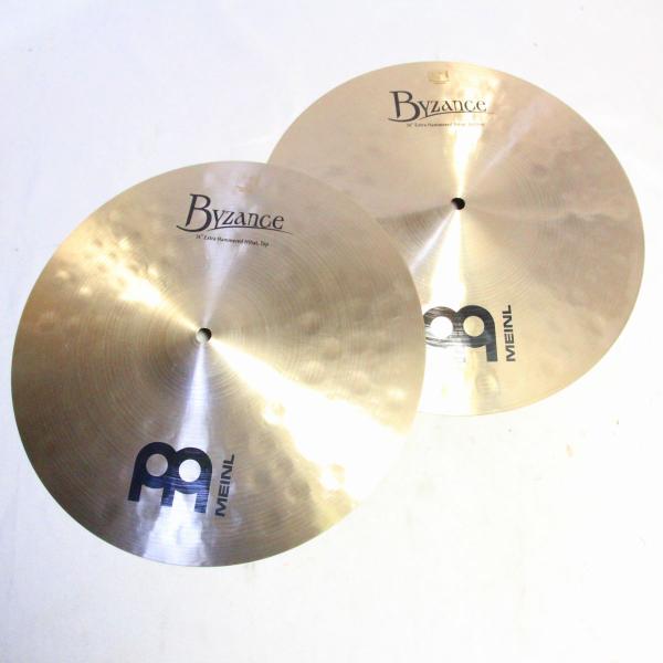 ■Byzance Traditional Extra Hammered Hihats 14"やや丸みを帯びたボウシェイプに、大きめハンマリングを施したByzance Traditionalハイハットです。ハイハットのトップは薄め、ボトムはや...