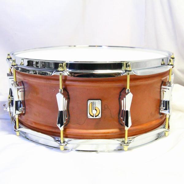 ■Firebird Snare Drum 火で鍛えられた！職人技と音楽の天才が融合したFirebirdスネア。British Drum Co.伝説のNicko McBrain、Rebecca McBrainのコラボレーションから生まれたFi...