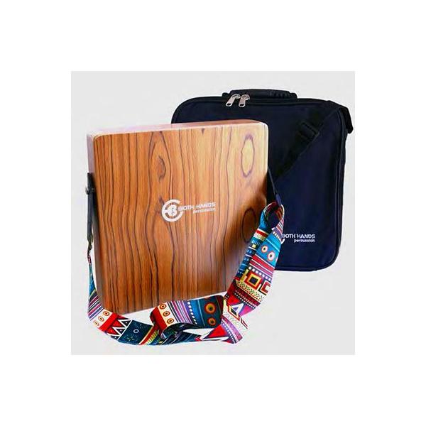 どこに行くにもどこで演奏するにもトラベルカホンは楽しいカホン・バッグ・ストラップ3pc セット!行く先どこでも手軽に持ち運びが出来るTravel Cajon。邪魔にならない30?以内のサイズで、行く先々で音楽を楽しめます。また、カホンとウッ...