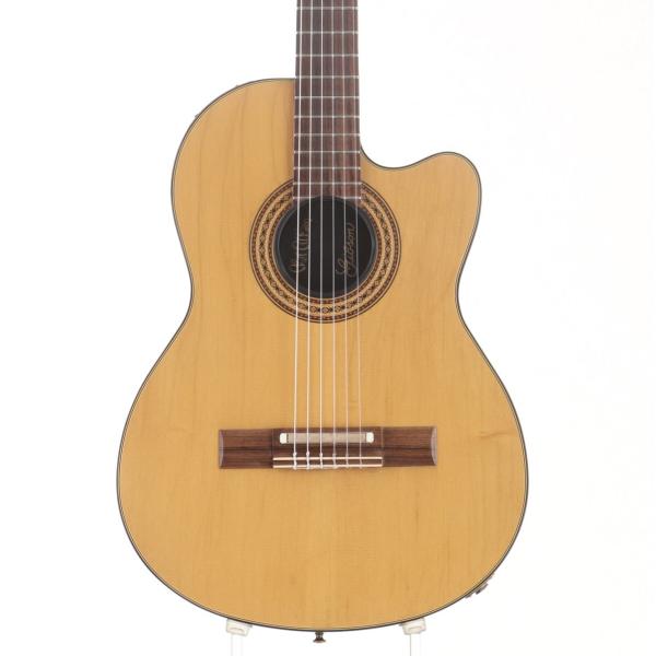ギブソンのChet AtkinsCE、1991年製です。Chet AtkinsCE はチェット・アトキンスの設計によるギターです。こちらはシリアルナンバーから1991年の個体で、ナチュラルカラーです。スプルースTOP、マホガニーソリッドボデ...