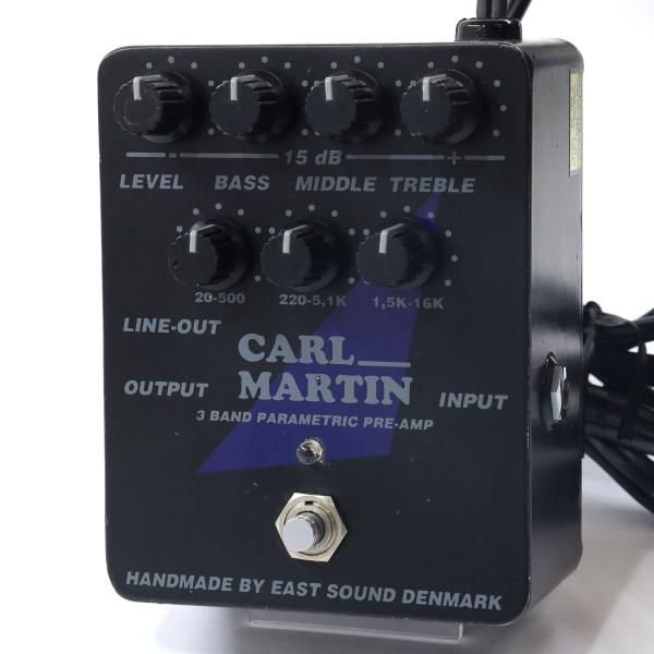 アコースティック ギター、バイオリン、アコーディオン、ダブル ベースなどを演奏するミュージシャンのために特別に開発されました。これらのミュージシャンはコンボ アンプを使用することが多く、19 インチ ラックの機器はあまり実用的ではありません...