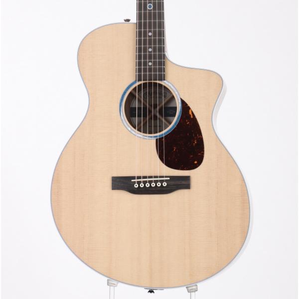 マーティンの左右非対称デザイン・モデル、Road Series 「SC-13E」です。Sシェイプ・ボディと名付けられた左右非対称のデザインを取り入れたサテン仕上げのシトカ・スプルース・トップ、コアファインベニアのサイド&amp;バック、エボ...