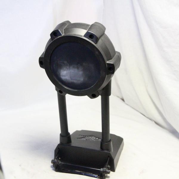 旧モデルのキック・パッド。シンプルな設計でありながら、高度な演奏性能と心地よい打感を実現したキック・パッドです。汚れやセンサー部の凹み、滑り止めのスパイク2点が欠品等の使用感は強いですが、現状使用には問題ございません。本体のみのご案内となります。