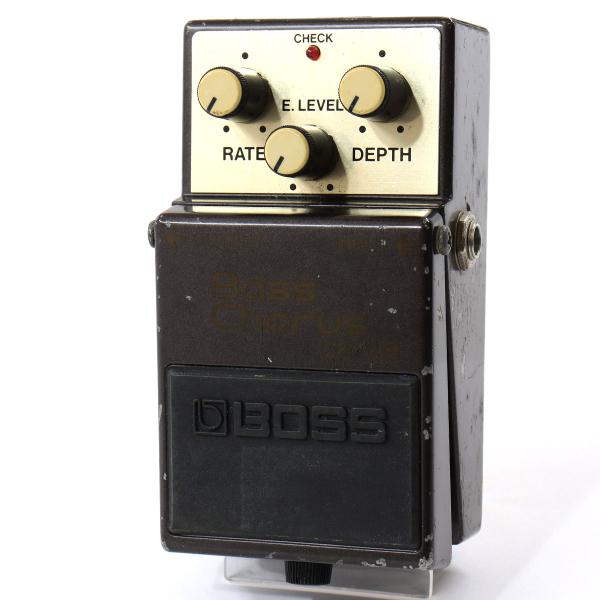 BOSS ベース用コーラスペダル 「CE-2B Bass Chorus」BOSSのベース専用シリーズの第一号機として、BF-2B、GE-7Bとともに発売されたモデルです。E.LEVELとコーラスがかかる帯域を倍音に絞るこの二つの工夫によって...