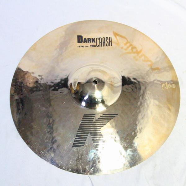 シリアルより2024年製と推測される、Kジルジャンのダーククラッシュシンバル。カタログラインナップにないブリリアント仕様となっており、おそらく限定モデルと推測されます。ダーク&amp;ウォームなKジルジャンのキャラクターにブリリアントフィニ...