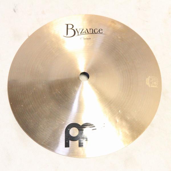 ウォームでリッチな中低域と程よいアタックが特徴のトラディショナルシリーズ。薄めのウェイトで横に広がる弾けるようなアクセント音が特徴となっております。若干の打痕や汚れはございますが、まだまだお使いいただけます。サイズ:8インチ