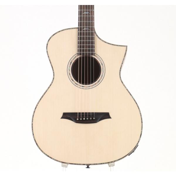 Bromo Guitars (ブロモ・ギターズ)のオール単板・カッタウェイ・エレアコ、BAR5CEです。2023年に生まれたばかりの「Bromo Guitars」は、インドネシアの東ジャワにあるブロモ火山の麓にあり、その地名から名付けられた...