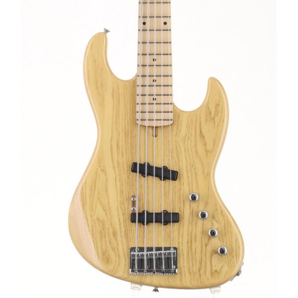国産のコンポーネントギターの草分け的存在であるMOON GUITARSの5弦ベース、JJ-5です。アッシュ・ボディ、メイプルネック(Neckスタンプ:0251)、21フレットのメイプル指板、Bartoliniピックアップ(59572-S/5...