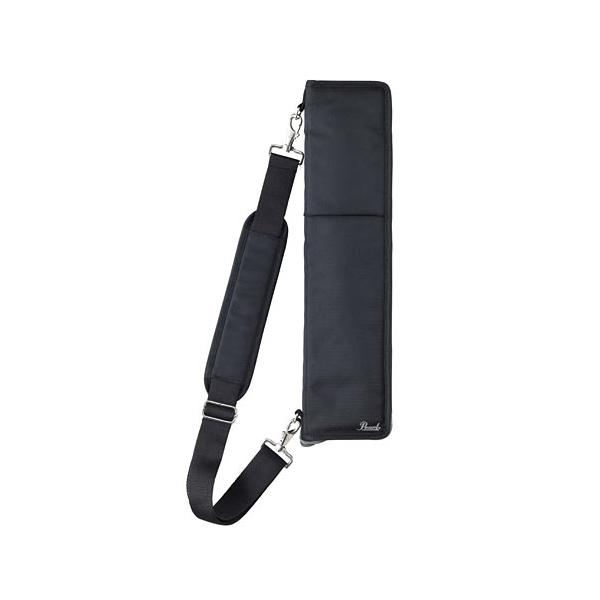 練習やちょっとしたライヴ時に携行できる、スティックを約5ペア収納可能。長さ／幅　46×10cm、厚み2cmのコンパクトなスティックバッグ。たすき掛けで持ち運びが可能なショルダーストラップ付属。フロアタムに固定するフックタイプのストラップ付。...
