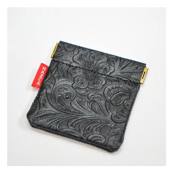 NAZCA PickCase BK WesternこちらのピックケースはNAZCA PROTECT CASEの製作時に使用するレザーやトーレックスなどの生地の余りを有効活用すべく生み出さされたNAZCA印のアクセサリーシリーズ第2弾となりま...