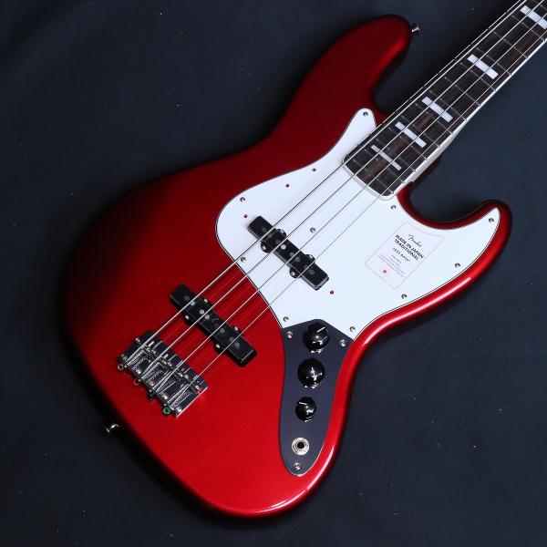 大人気！日本製トラディッショナルシリーズ、70sジャズベースに待望の『Candy Apple Red』が登場！フェンダーの伝統的な楽器製作の美学と日本の洗練されたクラフトマンシップを融合することで導き出されたMade in Japan Tr...