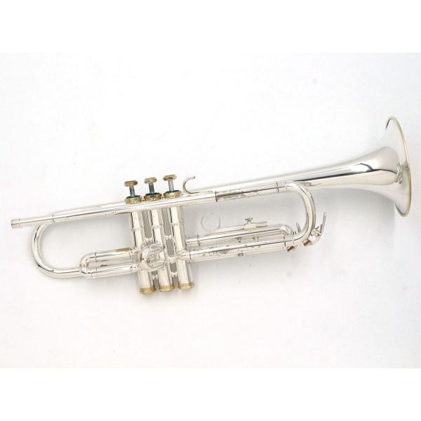 シルキー トランペット M1 銀メッキ仕上シリアル番号22911 管体重量1000グラム銀メッキ仕上、第3トリガー、2ウォーターkey、1本支柱のモデル。ベル径127mm、MLボア、1970年代にヤマハの管体とパーツを用いてSchilkeで...