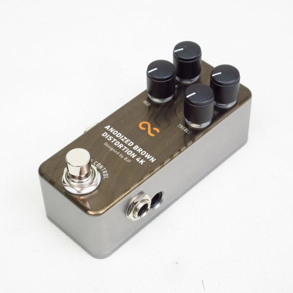 Anodized Brown Distortionに中域をコントロールするMIDノブを追加してアップデートしたモデル。様々なアンプと組み合わせても最高のディストーションが得られます。ブリティッシュスタックとの組み合わせは特に格別ですが、アメ...