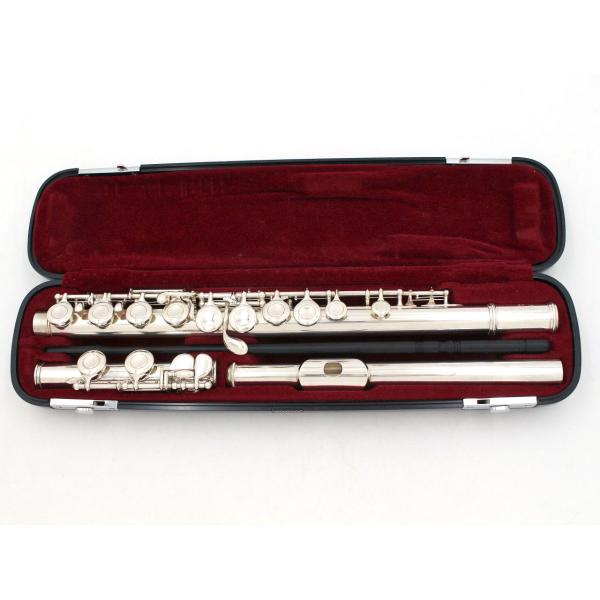 ヤマハ フルート YFL-411IIシリアル番号314107 管体重量428グラム（頭部管86グラム）管体銀製、その他洋白、洋銀製、銀メッキ仕上、Eメカニズム付の1990年から2001年頃に製造されていたモデル。現行モデルのYFL-412に...