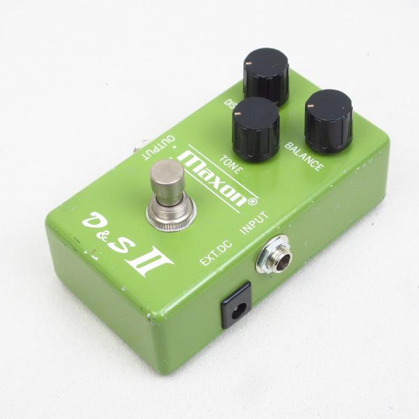 2本のダイオードを使用してクリッピングさせたファズ並みに潰れつつも鋭く攻撃的なディストーションサウンドが特徴的。古き良き時代の名ディストーションという表現がピッタリの名機です。外観上、通常使用による小キズ、汚れが点在しておりますが、動作上問...