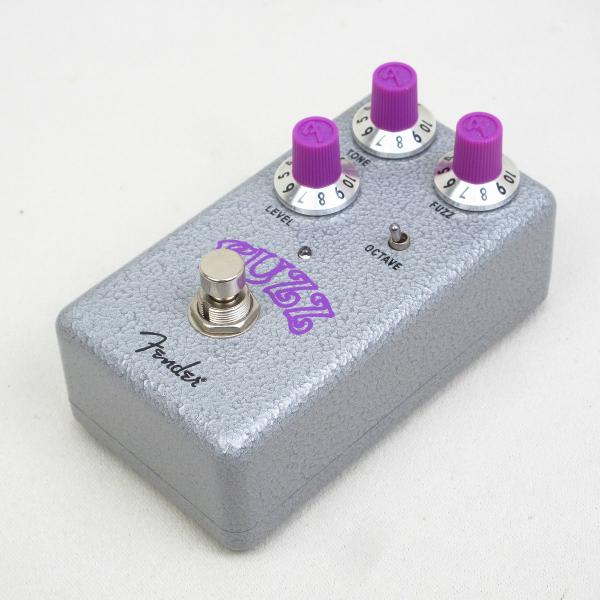 Hammertone Fuzzは、これまでロックンロールの歴史に刻まれてきた印象的な歪み、サチュレーション、唸るようなサステインを再現します。このパープルカラーが象徴するサイケデリックなストンプボックスは、これほどのコンパクトサイズにもかか...