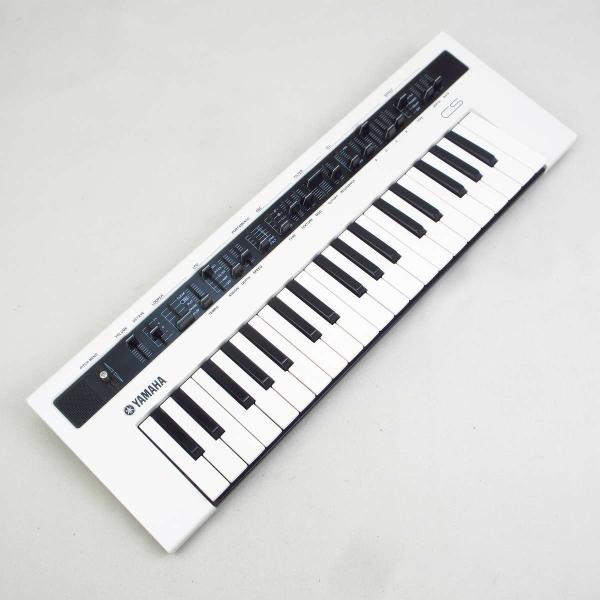 2015年発売の「reface CS」は、ヤマハがこれまで発売し好評を博してきた シンセサイザーを現代風にアレンジしたコンパクトシンセサイザー。  アナログシンセサイザーをモデリングしたAN音源（アナログフィジカルモデリング音源）を搭載。 ...