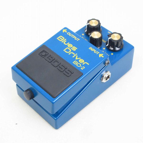 Blues Driverというネーミングは、多くのギタリストのルーツでもあるブルース・ミュージックが持つ抑揚感をイメージして名付けられました。オーバードライブの回路をアンプ設計の視点により進化させることで、正に真空管アンプのようなドライブ・...