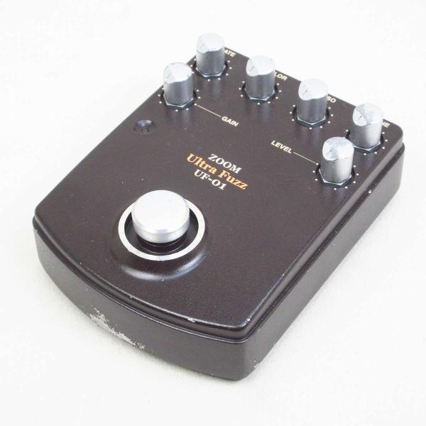 ULTRA FUZZ UF-01UF-01は、ズームがアナログ回路に徹底的にこだわり、長期にわたって世界中のプロミュージシャンの意見を取り入れながら開発した、高性能コンパクトファズです。歪みの深さ、破壊力、分厚いサウンドなど、現代の音楽シー...