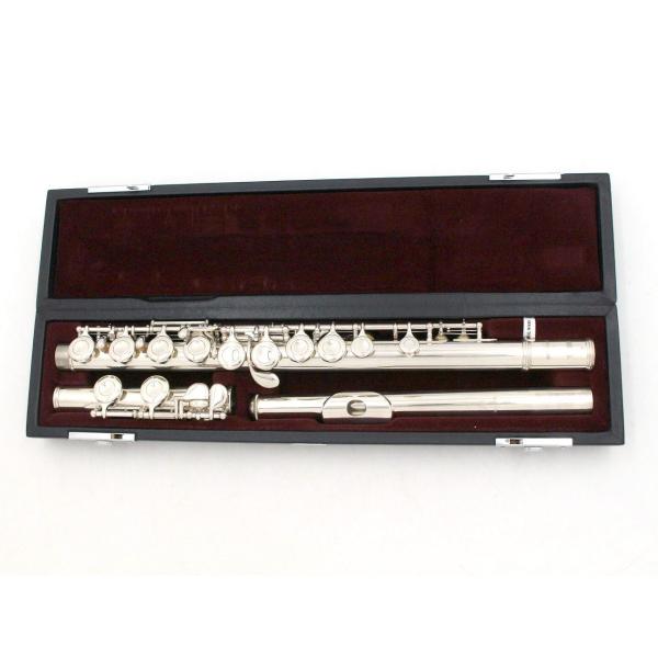 ヤマハ フルート YFL-311シリアル番号D51760 管体重量424グラム（頭部管90グラム）頭部管銀製、その他白銅、洋銀、銀メッキ仕上、Eメカニズム付、調整ネジ緩み止め付の2016年まで作られたモデル。銀製の頭部管を採用していることに...