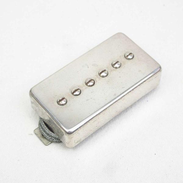 当初、Hamer Guitarsの為にダンカン・カスタムショップで開発されたファットキャットは、ハムバッカーがマウントされたギターに無加工で取り付けられるP-90です。そのトーンはBigでFat、いやPhatです（素晴らしいの意）。アルニコ...