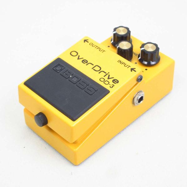 OD-3の周波数特性は幅広く、太く芯のある低域と美しい高域、粘りのあるサスティンを実現。2段階の増幅回路とダイオード・クリッパー回路を組み合わせたBOSS独自のデュアル・ステージ・オーバードライブ・サーキットを採用することで、一般的なオーバ...