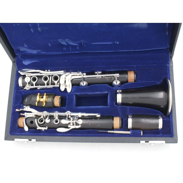 クランポン B♭クラリネット RC SPシリアル番号609424　管体重量762グラム木製(厳選グラナディラ材)、銀メッキkey仕上、可動式サムレスト付のモデル。全ての音域でバランスが良くスムースな吹奏感で、まろやかな深みのある音色です。上...