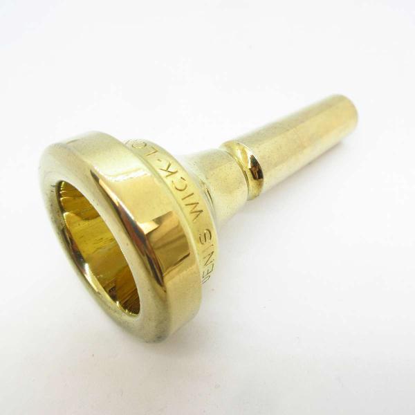 デニスウィック トロンボーン用マウスピース 太管 金メッキ仕上げ傷やくすみ、メッキの剥がれが見られますが、使用に問題はありません。【カップ内径】 26.0mm【リム幅】 6.72mm※展示により、変色が見られる場合がございます。現状をご確認...