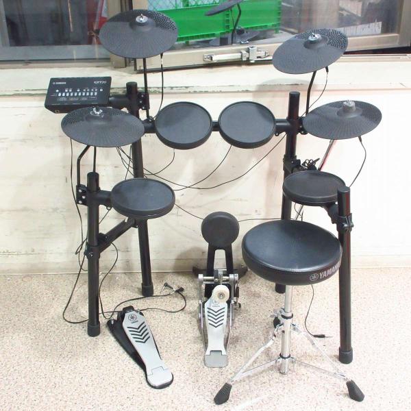 本物のヤマハドラムをサンプリングした、リアルで上質なドラムキットサウンドを10種類搭載した音源を中心に、リムショットが可能な3ゾーンスネアパッドを搭載し、プロドラマーにも定評のあるヤマハフットペダルが付属。多彩な音楽ジャンル、演奏スタイルに...