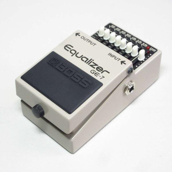 GE-7は、100Hzから6.4kHzの帯域をブースト／カットできる7バンドのグラフィック・イコライザーです。ギターにとって効果的な周波数帯をコントロールすることができるよう設計され、低域から超高域まで自在にコントロールが可能。それぞれのス...